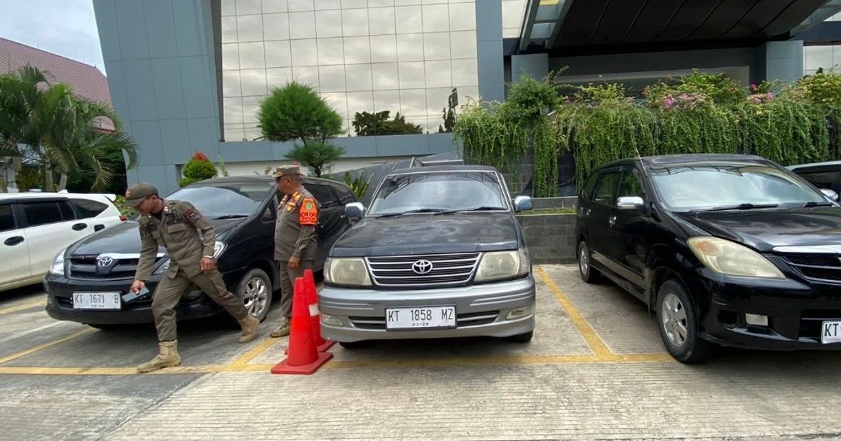 Satpol PP Kaltim Tarik Paksa Mobil Dinas dari Pensiunan ASN ...