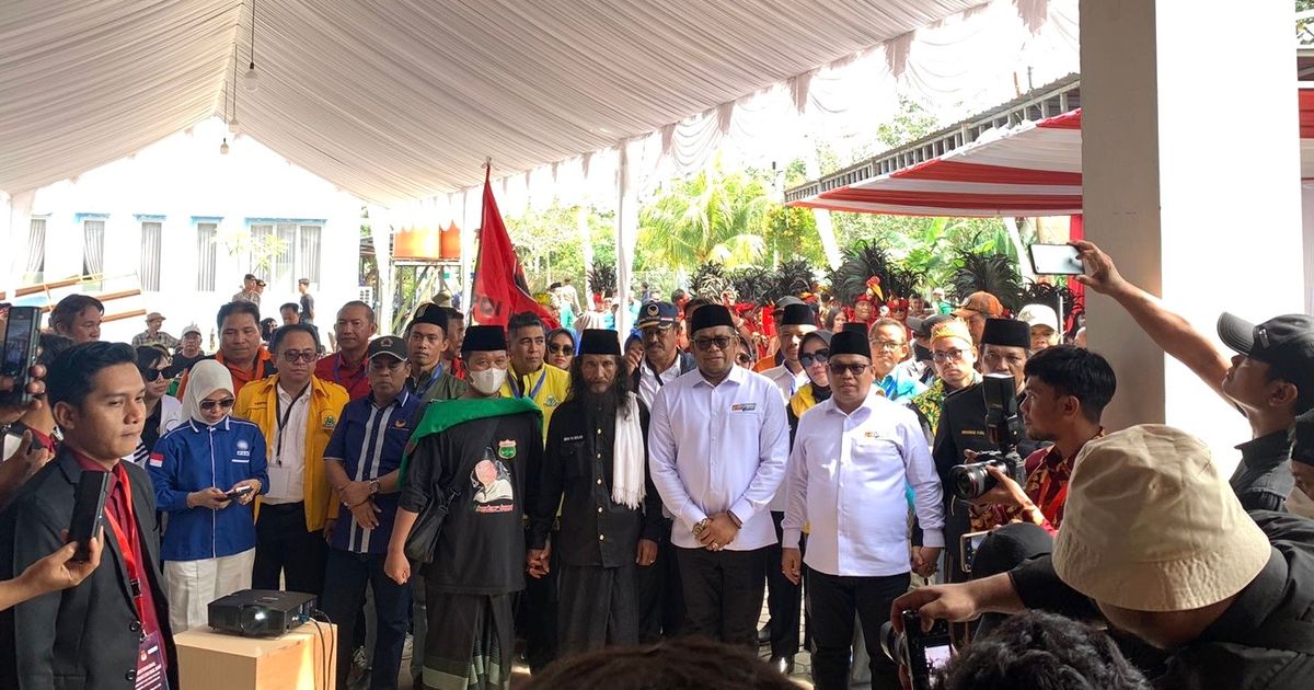 Puluhan Ribu Pendukung Dampingi KB-Kinsu Daftar ke KPU, | Katakaltim ...